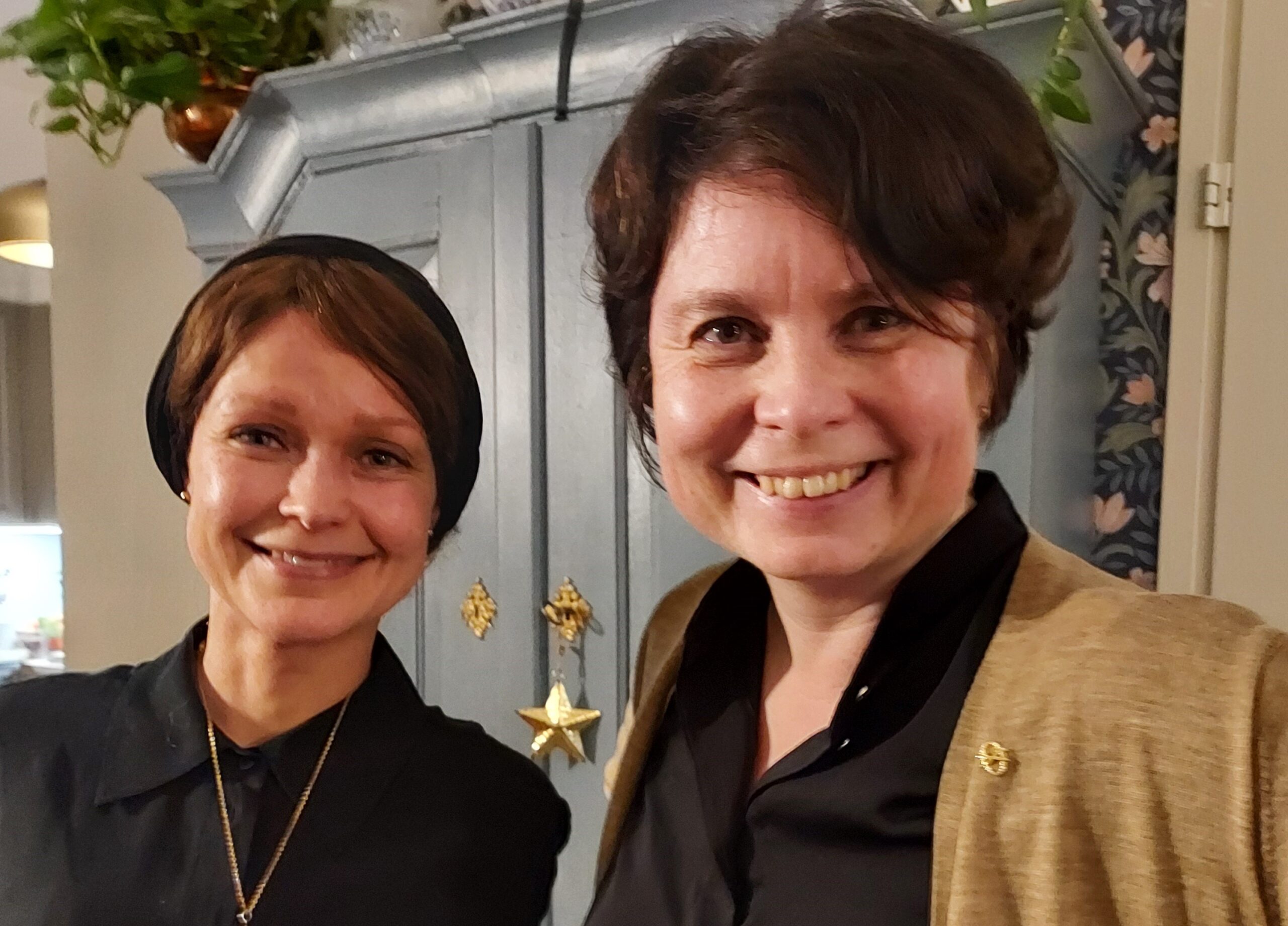 Salongissa puhuttiin puolustuspolitiikasta – Naistoimittajat ry